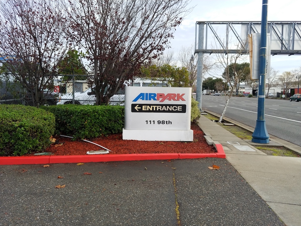 Airpark Oakland Parking
